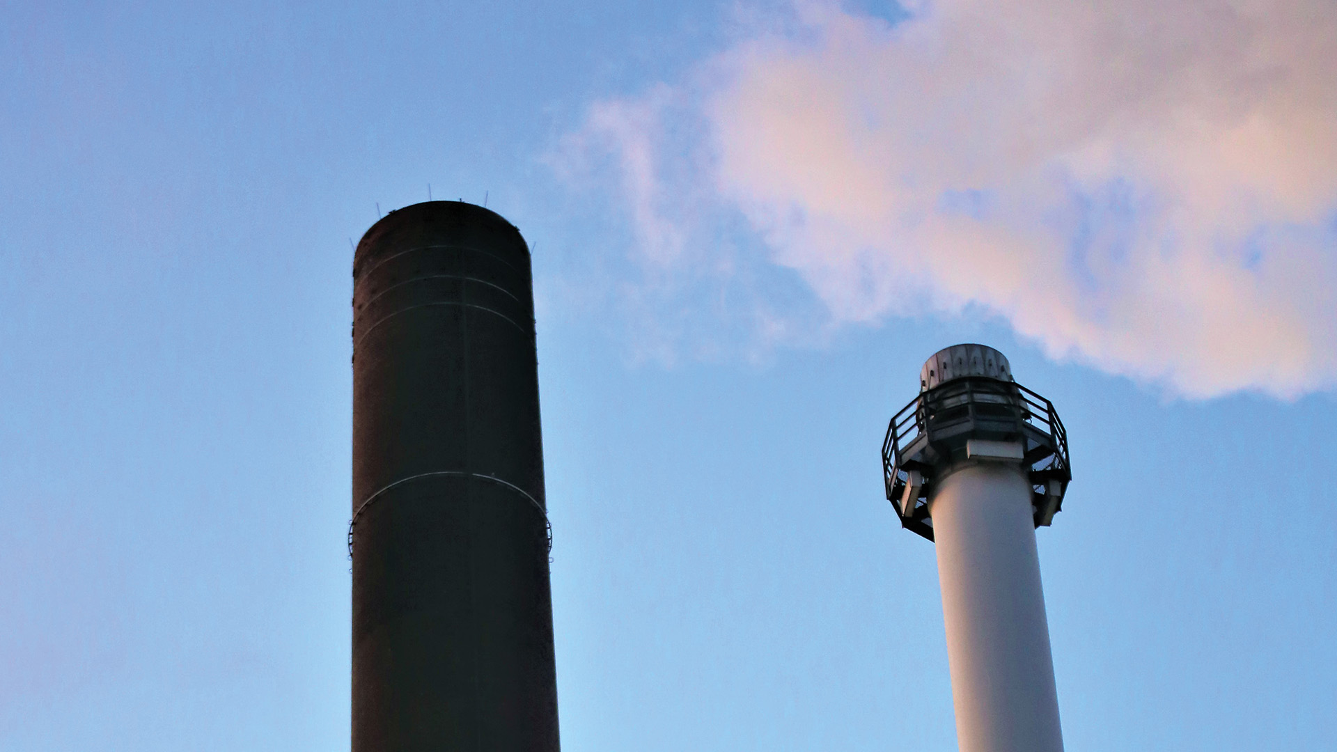 Klimasynderen i dit skab: Kom med på den sorte rejse fra produktion til ...